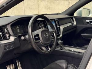 White Volvo XC60 2018 in Vilnius, with an engine capacity of 1.97 L and mileage of 222 thousand km for 21900 €, photo 11 on AUTOMOTO.COM.LV