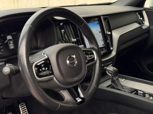 White Volvo XC60 2018 in Vilnius, with an engine capacity of 1.97 L and mileage of 222 thousand km for 21900 €, photo 12 on AUTOMOTO.COM.LV
