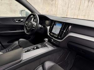 White Volvo XC60 2018 in Vilnius, with an engine capacity of 1.97 L and mileage of 222 thousand km for 21900 €, photo 14 on AUTOMOTO.COM.LV