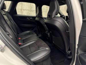 White Volvo XC60 2018 in Vilnius, with an engine capacity of 1.97 L and mileage of 222 thousand km for 21900 €, photo 16 on AUTOMOTO.COM.LV