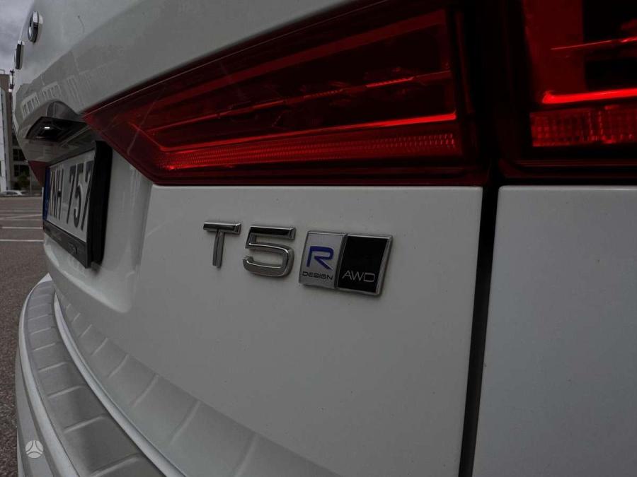 White Volvo XC60 2018 in Vilnius, with an engine capacity of 1.97 L and mileage of 222 thousand km for 21900 €, photo 17 on AUTOMOTO.COM.LV