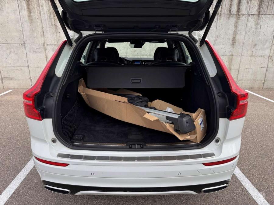 White Volvo XC60 2018 in Vilnius, with an engine capacity of 1.97 L and mileage of 222 thousand km for 21900 €, photo 18 on AUTOMOTO.COM.LV