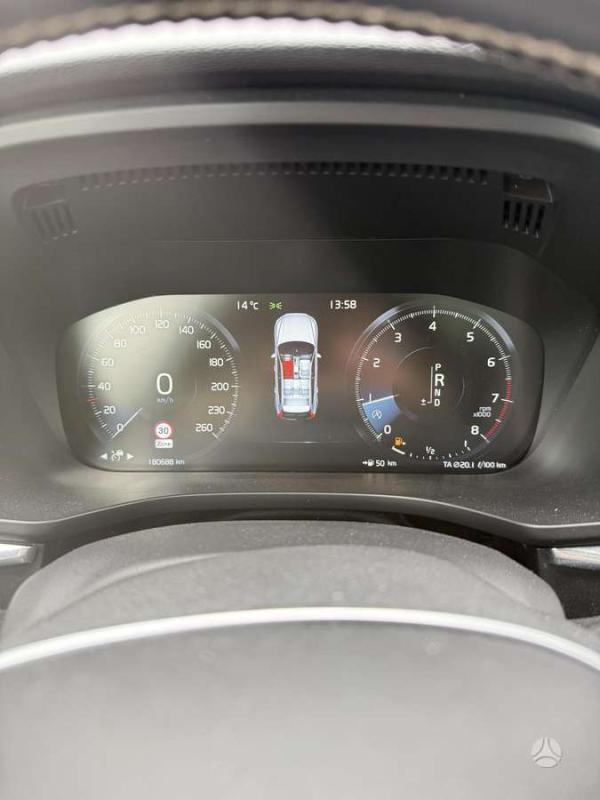 White Volvo XC60 2018 in Vilnius, with an engine capacity of 1.97 L and mileage of 181 thousand km for 25600 €, photo 7 on AUTOMOTO.COM.LV