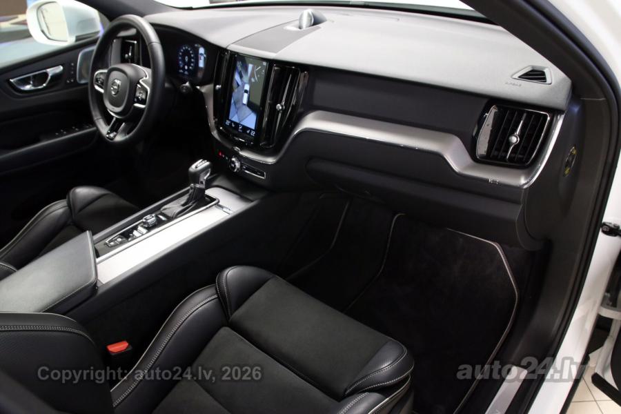 White Volvo XC60 2018 in Parnu, with an engine capacity of 2.00 L and mileage of 211 thousand km for 22990 €, photo 3 on AUTOMOTO.COM.LV