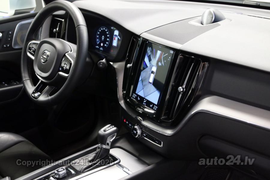 White Volvo XC60 2018 in Parnu, with an engine capacity of 2.00 L and mileage of 211 thousand km for 22990 €, photo 4 on AUTOMOTO.COM.LV