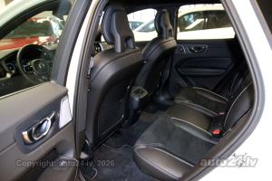 White Volvo XC60 2018 in Parnu, with an engine capacity of 2.00 L and mileage of 211 thousand km for 22990 €, photo 5 on AUTOMOTO.COM.LV