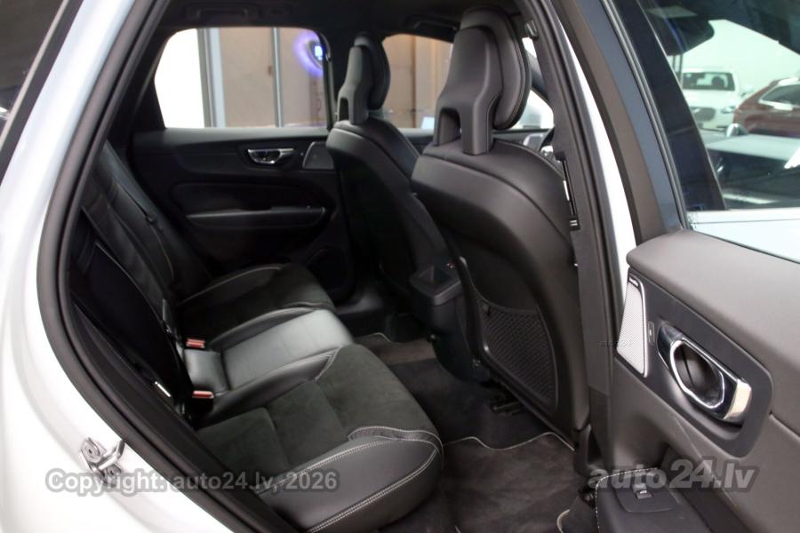White Volvo XC60 2018 in Parnu, with an engine capacity of 2.00 L and mileage of 211 thousand km for 22990 €, photo 6 on AUTOMOTO.COM.LV