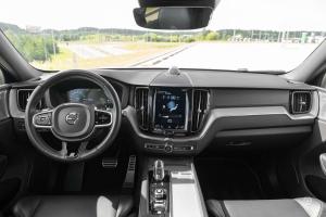 Белый Вольво ХС60 2018 в Вильнюс, объемом двигателя 1.97 л и пробегом 149 тыс. км за 24950 €, фото 16 на AUTOMOTO.COM.LV