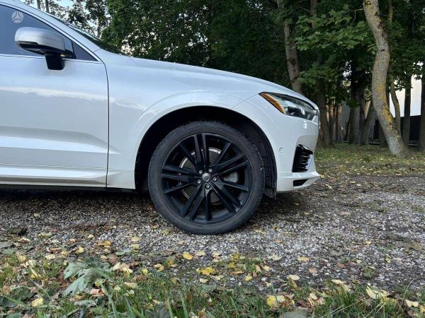 White Volvo XC60 2018 in Kaunas, with an engine capacity of 1.97 L and mileage of 280 thousand km for 18500 €, photo 6 on AUTOMOTO.COM.LV