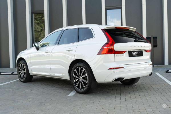 Volvo XC60 2018 in Vilnius on AUTOMOTO.COM.LV White Volvo XC60 2018 in Vilnius, with an engine capacity of 1.97 L and mileage of 253 thousand km for 17990 €, photo 4 on AUTOMOTO.COM.LV