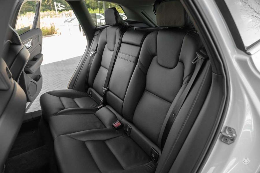Balts Volvo XC60 2018 Viļņa, ar dzinēja tilpumu 1.97 L un nobraukumu 253 tūkst. km par 17990 €, foto 17 vietnē AUTOMOTO.COM.LV