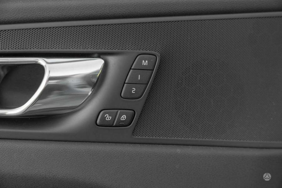 Balts Volvo XC60 2018 Viļņa, ar dzinēja tilpumu 1.97 L un nobraukumu 253 tūkst. km par 17990 €, foto 28 vietnē AUTOMOTO.COM.LV