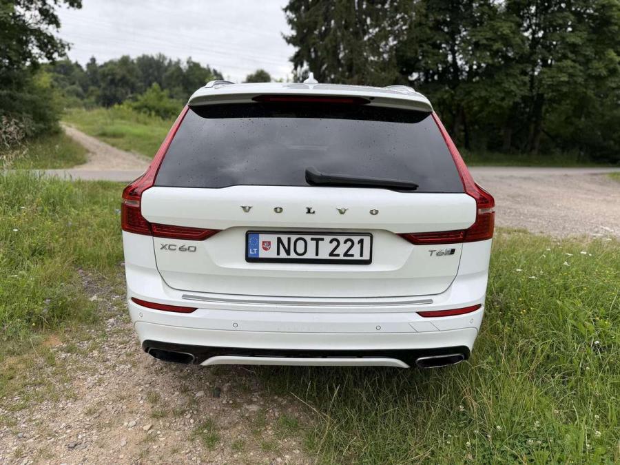 White Volvo XC60 2018 in Vilnius, with an engine capacity of 1.97 L and mileage of 128 thousand km for 25500 €, photo 7 on AUTOMOTO.COM.LV
