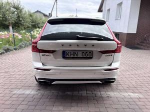 White Volvo XC60 2018 in Gargzdai, with an engine capacity of 1.97 L and mileage of 130 thousand km for 21999 €, photo 8 on AUTOMOTO.COM.LV