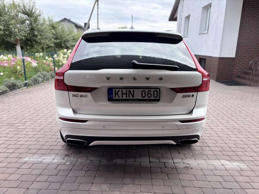 White Volvo XC60 2018 in Gargzdai, with an engine capacity of 1.97 L and mileage of 130 thousand km for 21999 €, photo 8 on AUTOMOTO.COM.LV