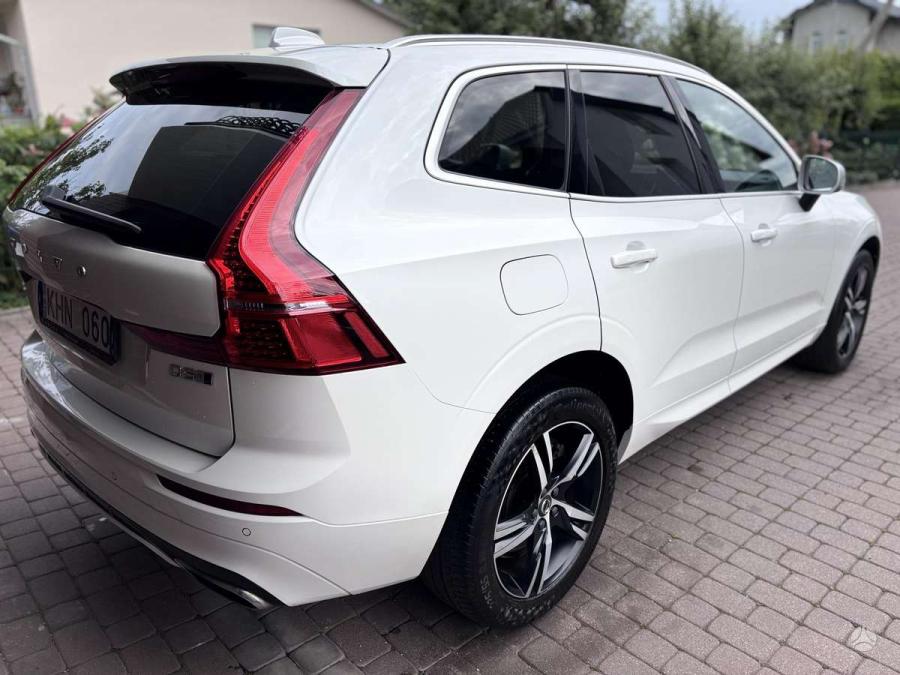 White Volvo XC60 2018 in Gargzdai, with an engine capacity of 1.97 L and mileage of 130 thousand km for 21999 €, photo 9 on AUTOMOTO.COM.LV