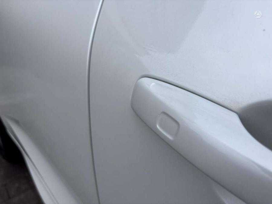 White Volvo XC60 2018 in Gargzdai, with an engine capacity of 1.97 L and mileage of 130 thousand km for 21999 €, photo 12 on AUTOMOTO.COM.LV