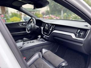 White Volvo XC60 2018 in Gargzdai, with an engine capacity of 1.97 L and mileage of 130 thousand km for 21999 €, photo 19 on AUTOMOTO.COM.LV