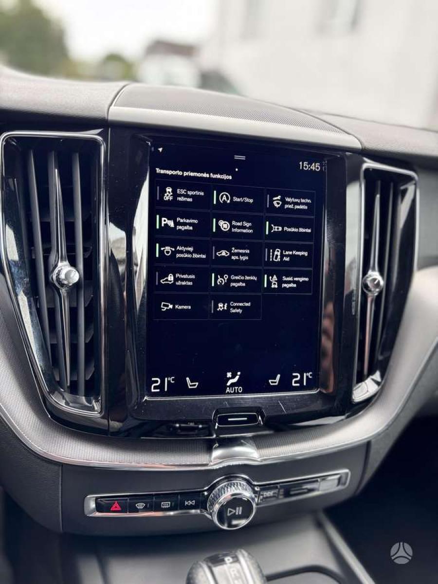 White Volvo XC60 2018 in Gargzdai, with an engine capacity of 1.97 L and mileage of 130 thousand km for 21999 €, photo 21 on AUTOMOTO.COM.LV