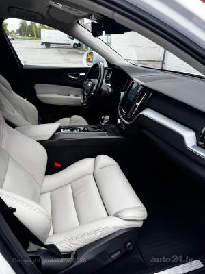 White Volvo XC60 2018 in Tallinn, with an engine capacity of 2.00 L and mileage of 247 thousand km for 21000 €, photo 10 on AUTOMOTO.COM.LV