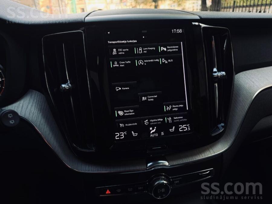 Balts Volvo XC60 2018 Cēsis, ar dzinēja tilpumu 2.00 L un nobraukumu 0 tūkst. km par 20990 €, foto 28 vietnē AUTOMOTO.COM.LV