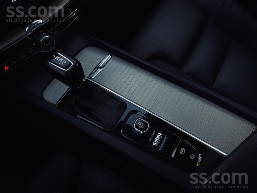 Balts Volvo XC60 2018 Cēsis, ar dzinēja tilpumu 2.00 L un nobraukumu 0 tūkst. km par 20990 €, foto 29 vietnē AUTOMOTO.COM.LV