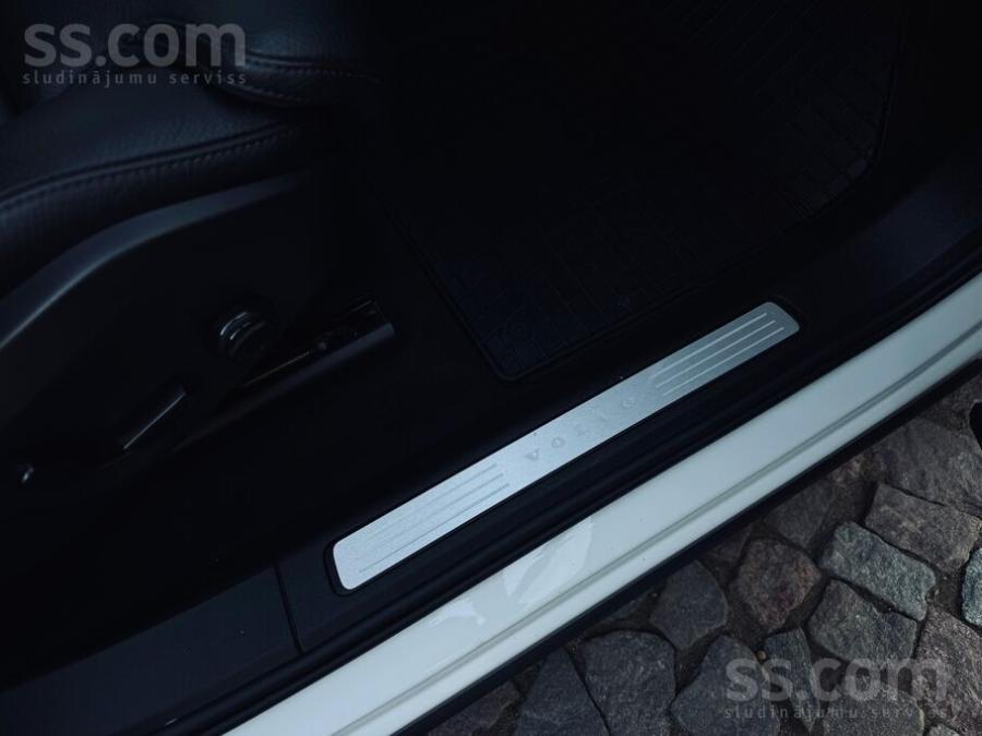 Balts Volvo XC60 2018 Cēsis, ar dzinēja tilpumu 2.00 L un nobraukumu 0 tūkst. km par 20990 €, foto 31 vietnē AUTOMOTO.COM.LV