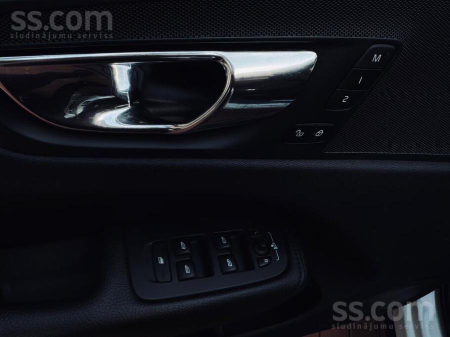 Balts Volvo XC60 2018 Cēsis, ar dzinēja tilpumu 2.00 L un nobraukumu 0 tūkst. km par 20990 €, foto 32 vietnē AUTOMOTO.COM.LV