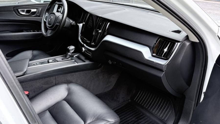 Balts Volvo XC60 2018 Šauļi, ar dzinēja tilpumu 2.00 L un nobraukumu 270 tūkst. km par 16900 €, foto 16 vietnē AUTOMOTO.COM.LV