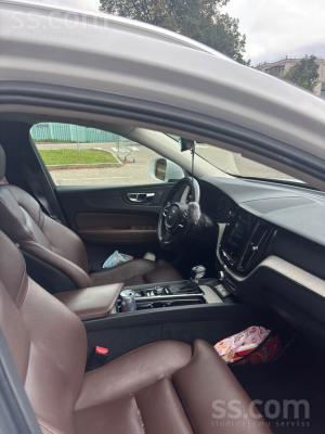 White Volvo XC60 2018 in Riga, with an engine capacity of 2.00 L and mileage of 240 thousand km for 21800 €, photo 9 on AUTOMOTO.COM.LV