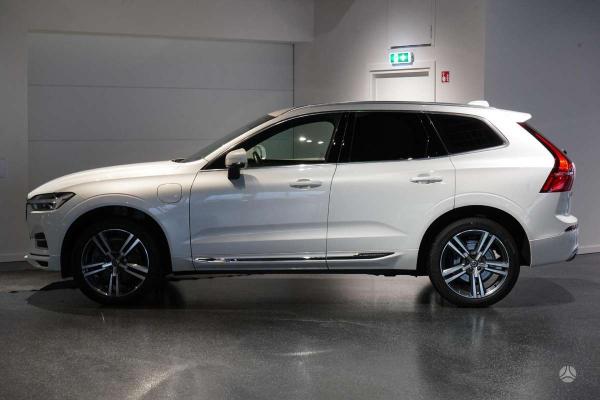 White Volvo XC60 2019 in Vilnius, with an engine capacity of 1.97 L and mileage of 114 thousand km for 35900 €, photo 2 on AUTOMOTO.COM.LV