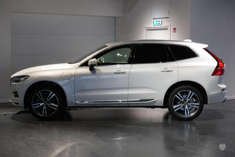 White Volvo XC60 2019 in Vilnius, with an engine capacity of 1.97 L and mileage of 114 thousand km for 35900 €, photo 2 on AUTOMOTO.COM.LV