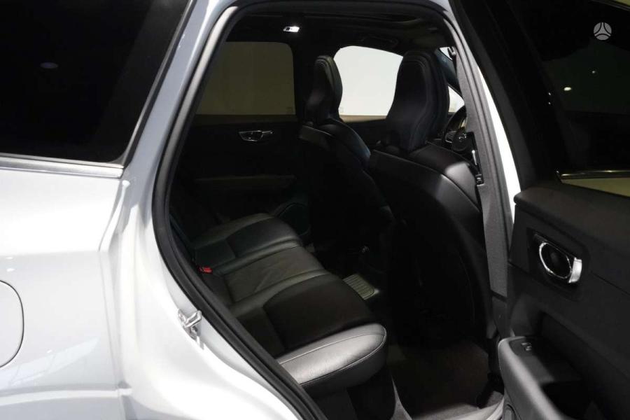 White Volvo XC60 2019 in Vilnius, with an engine capacity of 1.97 L and mileage of 114 thousand km for 35900 €, photo 12 on AUTOMOTO.COM.LV