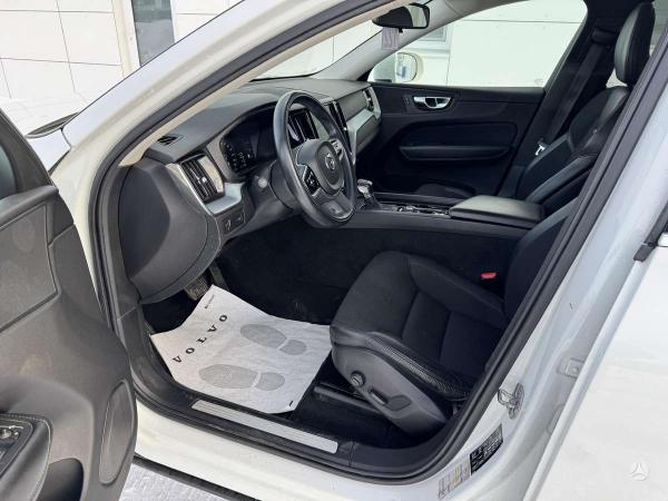 White Volvo XC60 2019 in Gargzdai, with an engine capacity of 1.97 L and mileage of 165 thousand km for 19300 €, photo 8 on AUTOMOTO.COM.LV