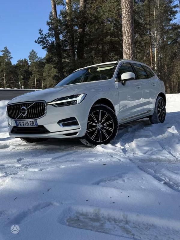 White Volvo XC60 2019 in Kaunas, with an engine capacity of 1.97 L and mileage of 194 thousand km for 24400 €, photo 1 on AUTOMOTO.COM.LV