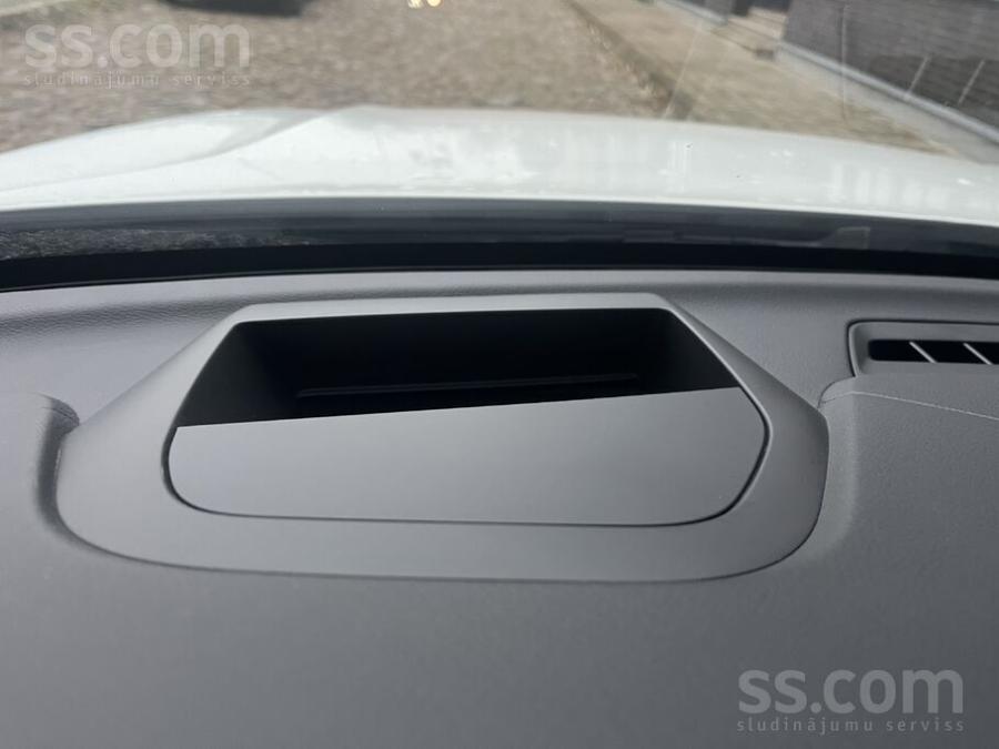 Balts Volvo XC60 2019 Rīga, ar dzinēja tilpumu 2.00 L un nobraukumu 102 tūkst. km par 28500 €, foto 13 vietnē AUTOMOTO.COM.LV