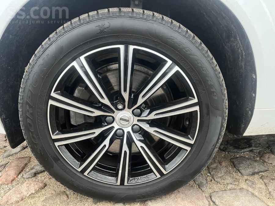 Balts Volvo XC60 2019 Rīga, ar dzinēja tilpumu 2.00 L un nobraukumu 102 tūkst. km par 28500 €, foto 14 vietnē AUTOMOTO.COM.LV