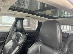 Balts Volvo XC60 2019 Rīga, ar dzinēja tilpumu 2.00 L un nobraukumu 102 tūkst. km par 28500 €, foto 18 vietnē AUTOMOTO.COM.LV