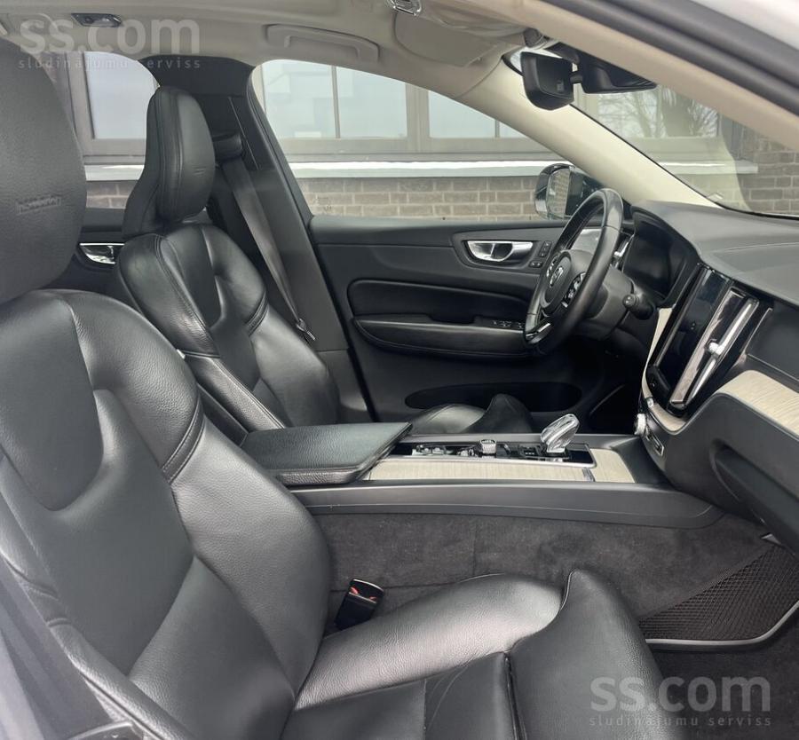 Balts Volvo XC60 2019 Rīga, ar dzinēja tilpumu 2.00 L un nobraukumu 102 tūkst. km par 28500 €, foto 19 vietnē AUTOMOTO.COM.LV