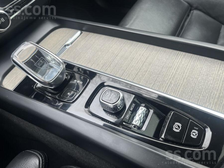 Balts Volvo XC60 2019 Rīga, ar dzinēja tilpumu 2.00 L un nobraukumu 102 tūkst. km par 28500 €, foto 22 vietnē AUTOMOTO.COM.LV