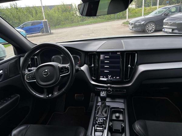 White Volvo XC60 2019 in Siauliai, with an engine capacity of 1.97 L and mileage of 175 thousand km for 27500 €, photo 7 on AUTOMOTO.COM.LV