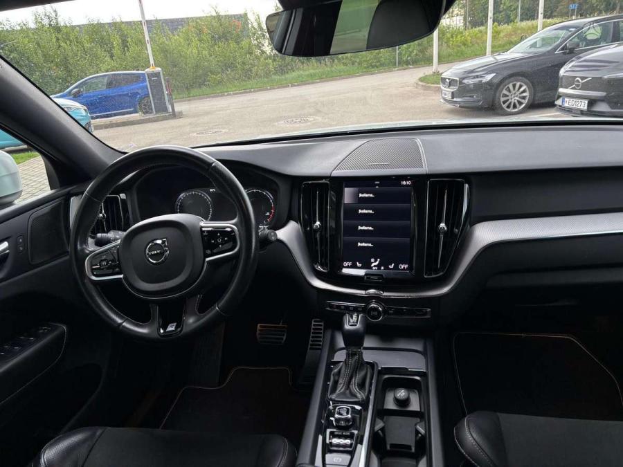 White Volvo XC60 2019 in Siauliai, with an engine capacity of 1.97 L and mileage of 175 thousand km for 27500 €, photo 8 on AUTOMOTO.COM.LV