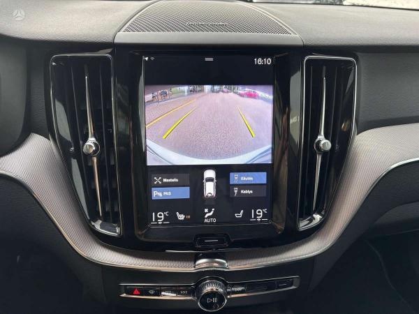 White Volvo XC60 2019 in Siauliai, with an engine capacity of 1.97 L and mileage of 175 thousand km for 27500 €, photo 10 on AUTOMOTO.COM.LV