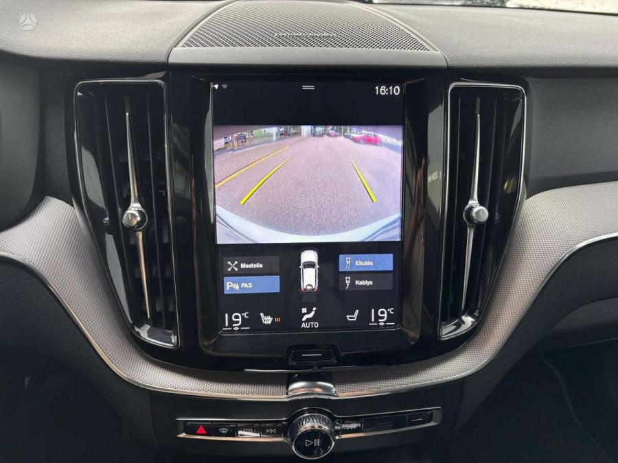 White Volvo XC60 2019 in Siauliai, with an engine capacity of 1.97 L and mileage of 175 thousand km for 27500 €, photo 11 on AUTOMOTO.COM.LV