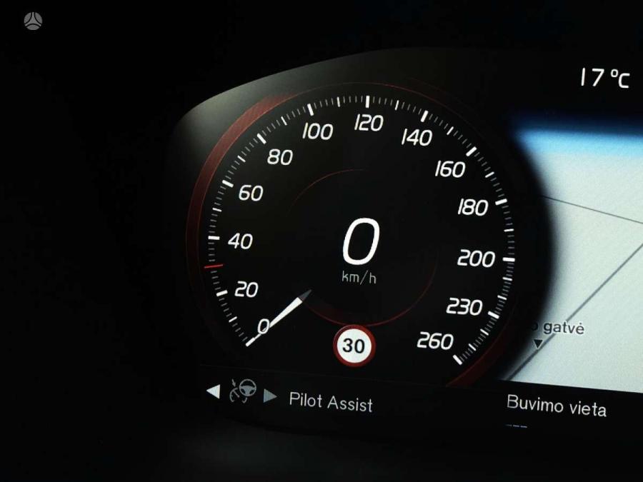 White Volvo XC60 2019 in Kaunas, with an engine capacity of 2.00 L and mileage of 214 thousand km for 20750 €, photo 13 on AUTOMOTO.COM.LV