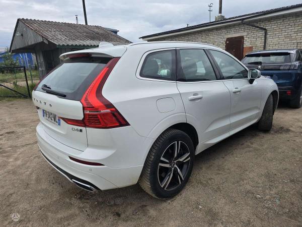White Volvo XC60 2019 in Taurage, with an engine capacity of 1.97 L and mileage of 254 thousand km for 17500 €, photo 3 on AUTOMOTO.COM.LV