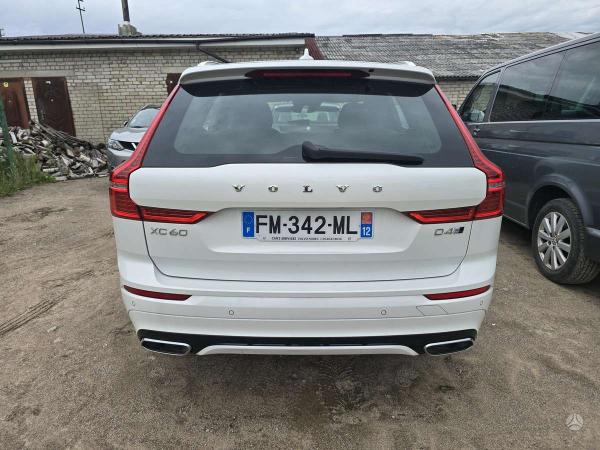White Volvo XC60 2019 in Taurage, with an engine capacity of 1.97 L and mileage of 254 thousand km for 17500 €, photo 6 on AUTOMOTO.COM.LV
