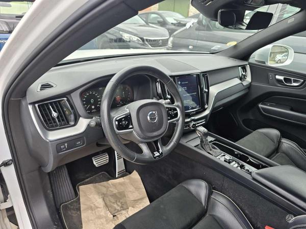 White Volvo XC60 2019 in Taurage, with an engine capacity of 1.97 L and mileage of 254 thousand km for 17500 €, photo 7 on AUTOMOTO.COM.LV