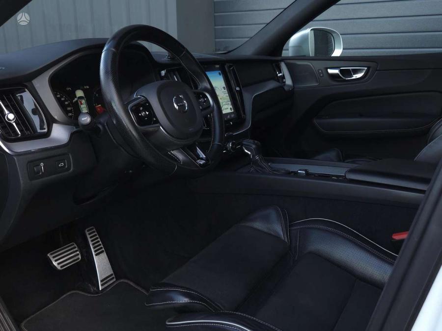 White Volvo XC60 2019 in Kaunas, with an engine capacity of 2.00 L and mileage of 214 thousand km for 20750 €, photo 10 on AUTOMOTO.COM.LV