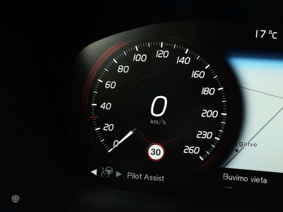 White Volvo XC60 2019 in Kaunas, with an engine capacity of 2.00 L and mileage of 214 thousand km for 20750 €, photo 13 on AUTOMOTO.COM.LV